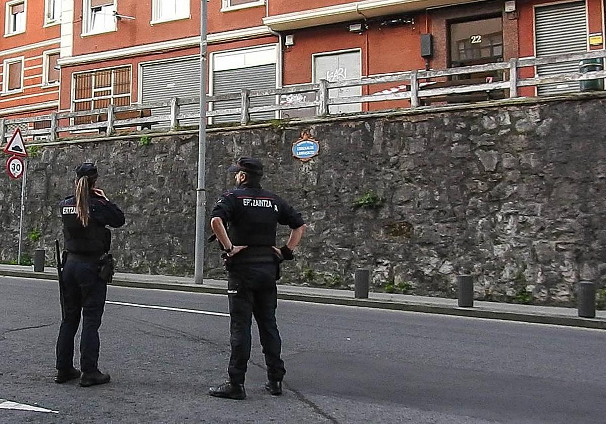 Mata a su hija de 13 años y se suicida tras intentar agredir a su mujer en Bilbao | El Correo